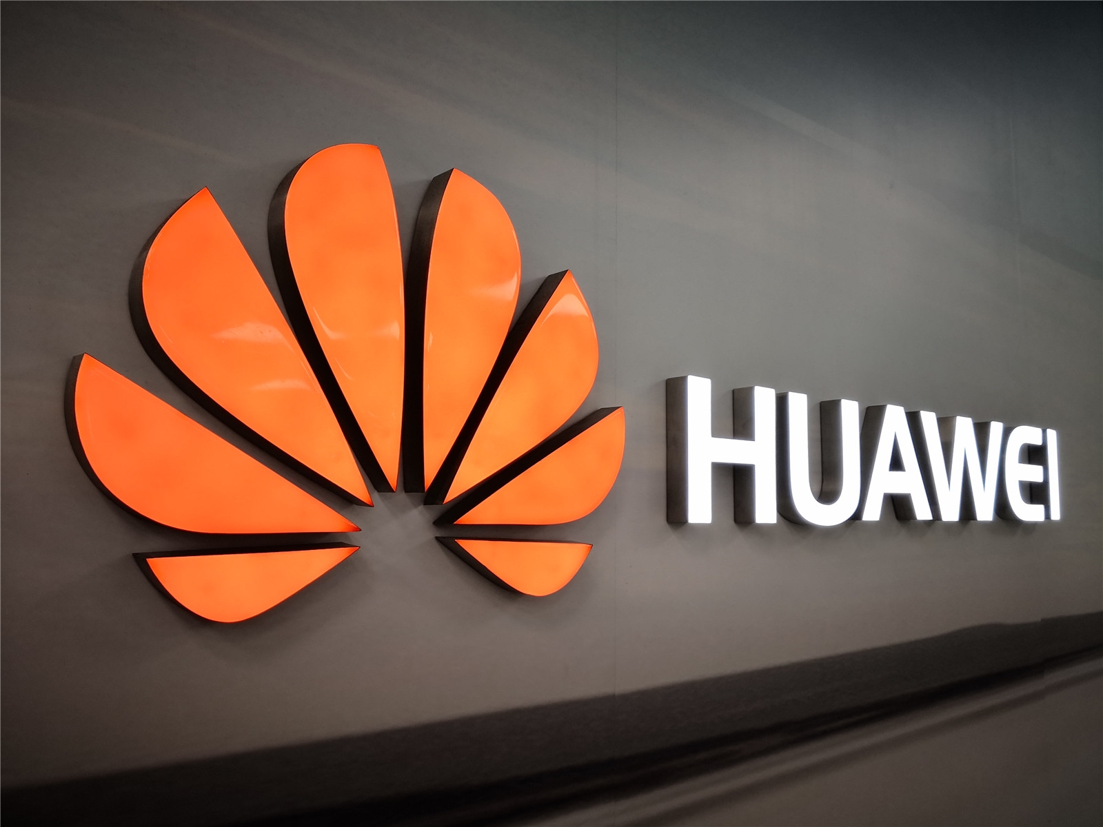 New Body Shape! Huawei Mate X2 Official Poster: I Love This Design ...